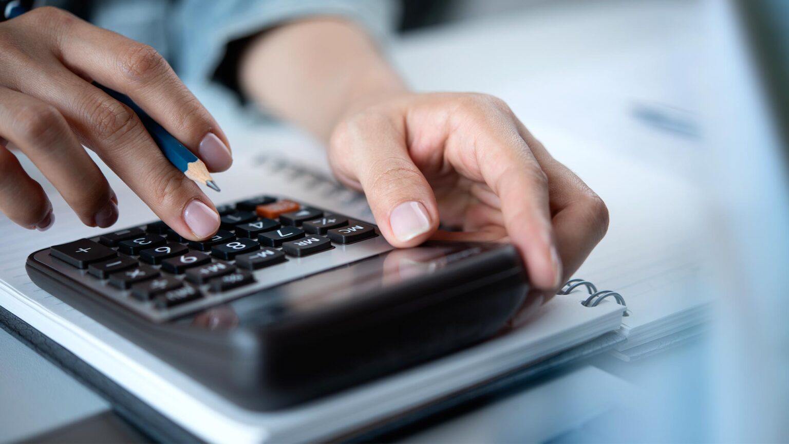 Cómo Funciona la Declaración del Impuesto Sobre la Renta en Estados Unidos: Guía Completa 2025