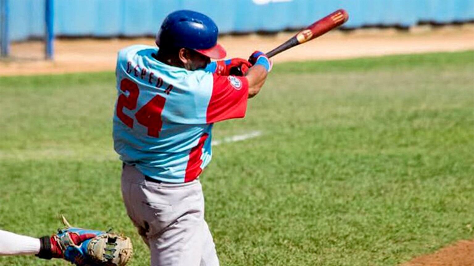 Frederich Cepeda Hace Historia: Nuevo Rey de los Hits en el Béisbol Cubano